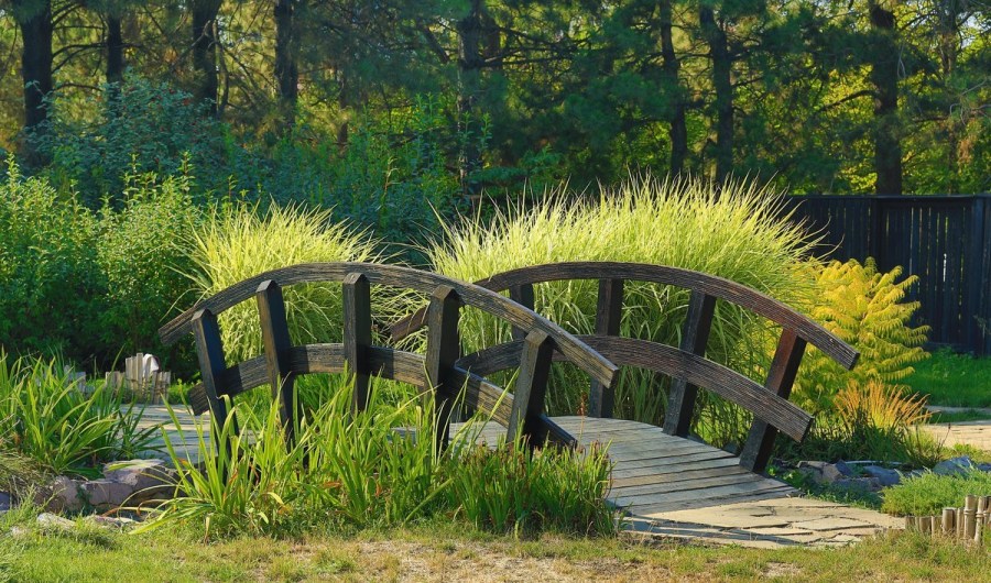 Small decorative and stylish garden bridges for summer cottages: 40 ...