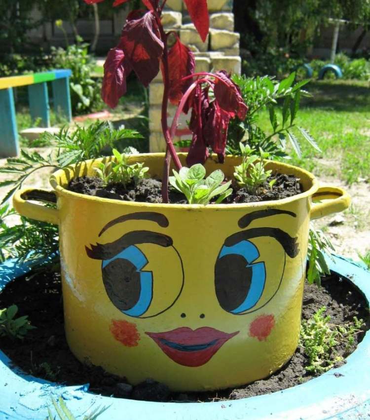 21 Unusual home and garden decorations with old cooking pots | My ...