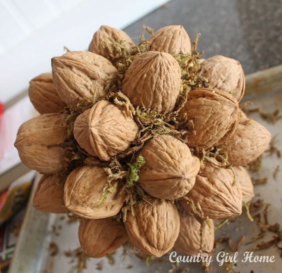 Beautiful DIY decorations for winter and Christmas with walnut shells ...