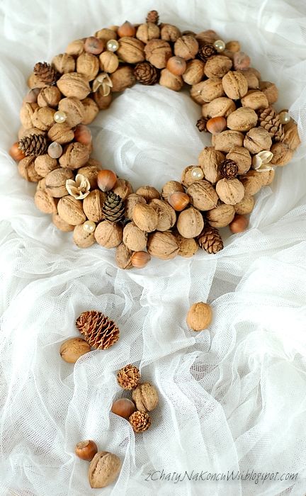 Beautiful DIY decorations for winter and Christmas with walnut shells ...