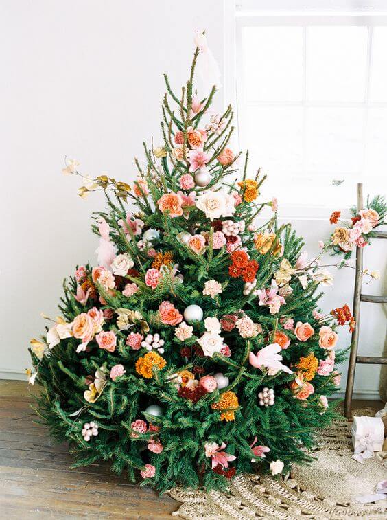 Decorating a Christmas Tree with Flowers: 40 Charming Ideas for Your ...