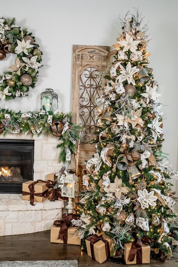 Decorating a Christmas Tree with Flowers: 40 Charming Ideas for Your ...