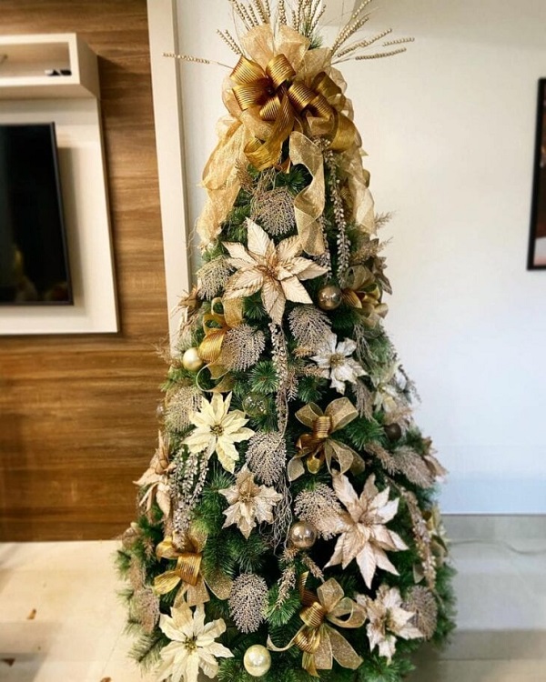 Decorating a Christmas Tree with Flowers: 40 Charming Ideas for Your ...