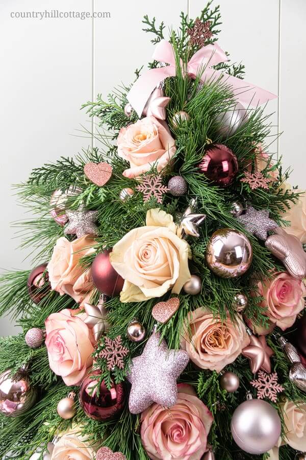 Decorating a Christmas Tree with Flowers: 40 Charming Ideas for Your ...