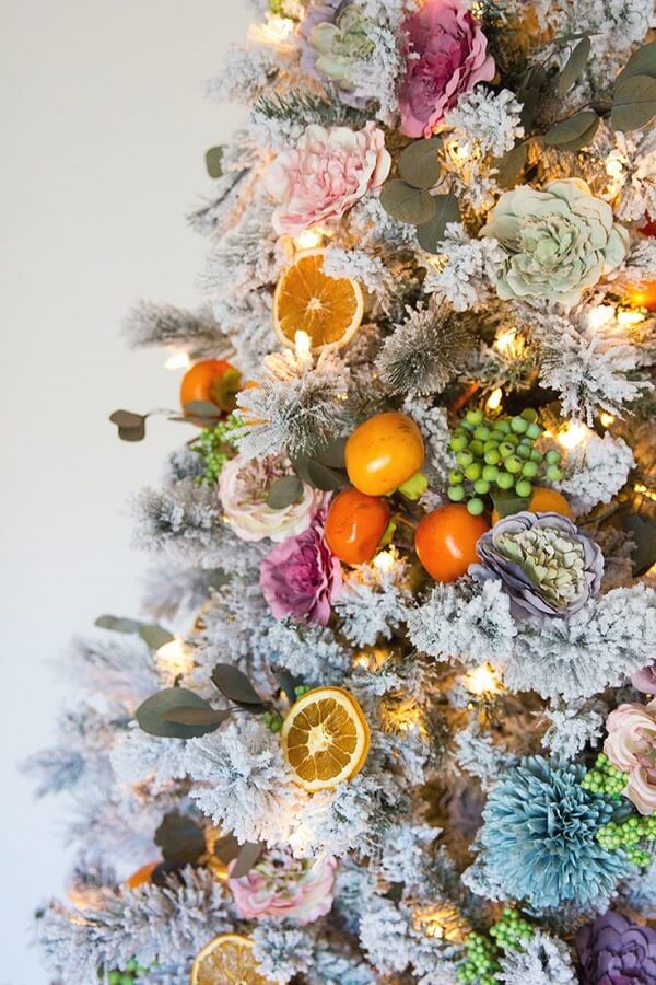 Decorating a Christmas Tree with Flowers: 40 Charming Ideas for Your ...