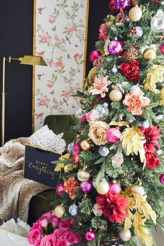 Decorating a Christmas Tree with Flowers: 40 Charming Ideas for Your ...