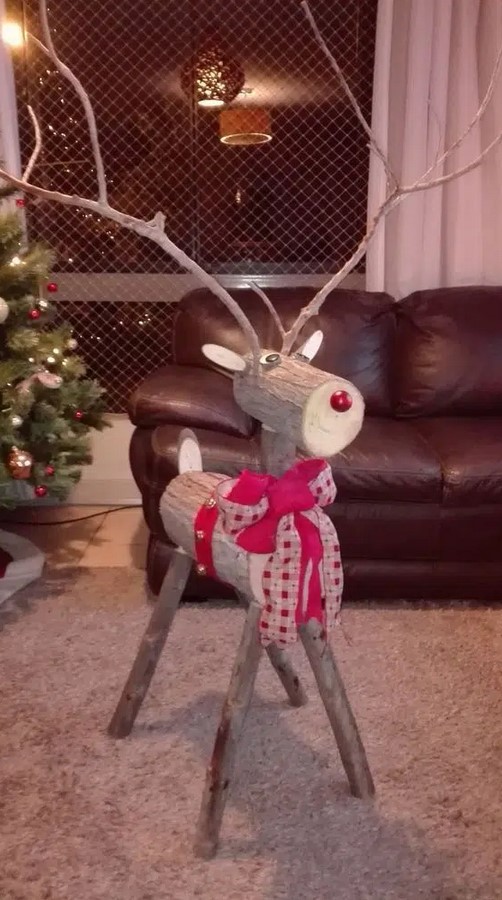 Decorate Your Home For Christmas With A Wooden DIY Reindeer: 20 Great ...