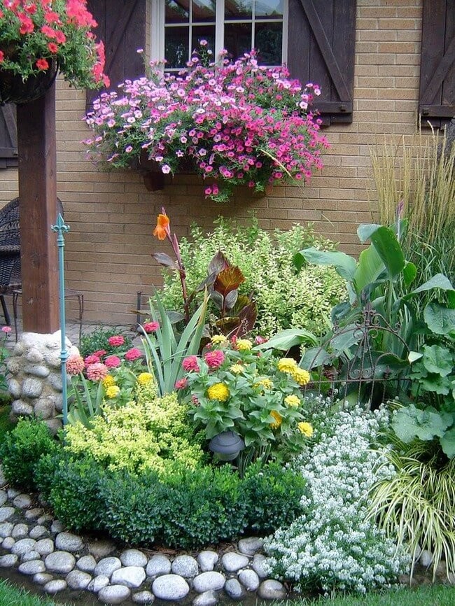 We make beautiful DIY flower beds in the yard and in front of the house ...