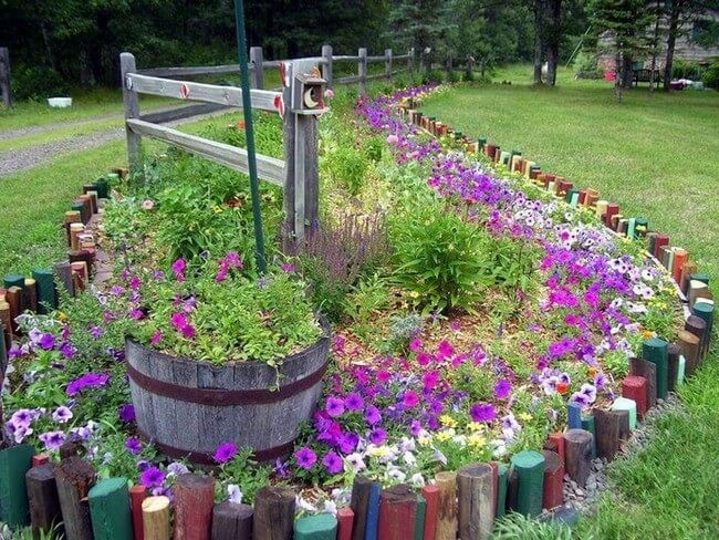 We make beautiful DIY flower beds in the yard and in front of the house ...