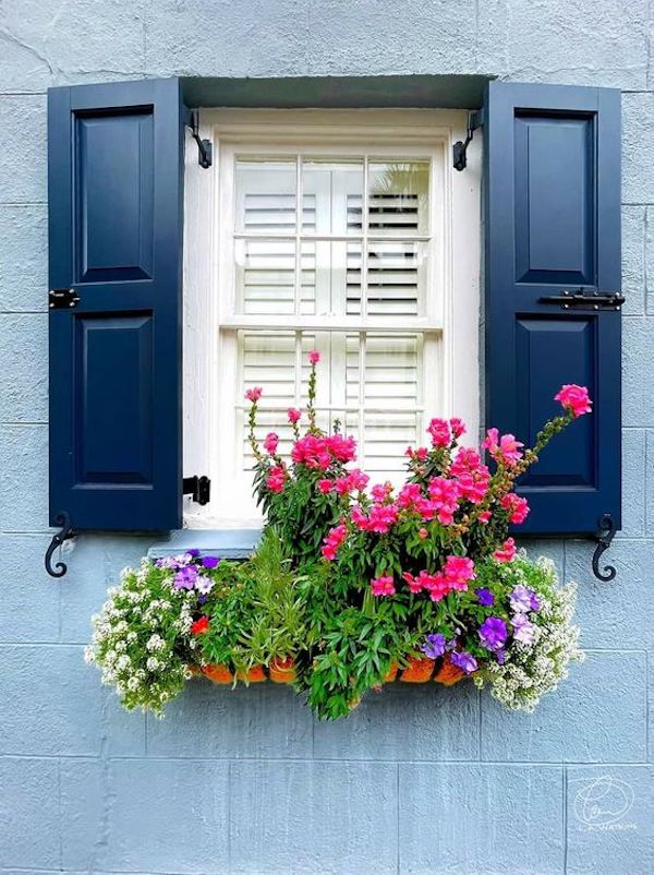 52 Beautiful ideas with dreamy flowers placed all over the house: doors ...