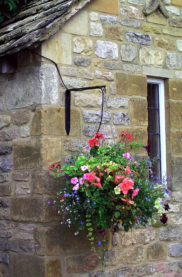 52 Beautiful ideas with dreamy flowers placed all over the house: doors ...