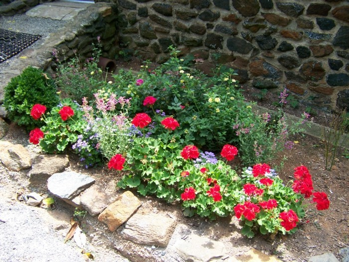 34 Beautiful Ideas for Making Your Own Unique Flowerbeds - Inspiration ...