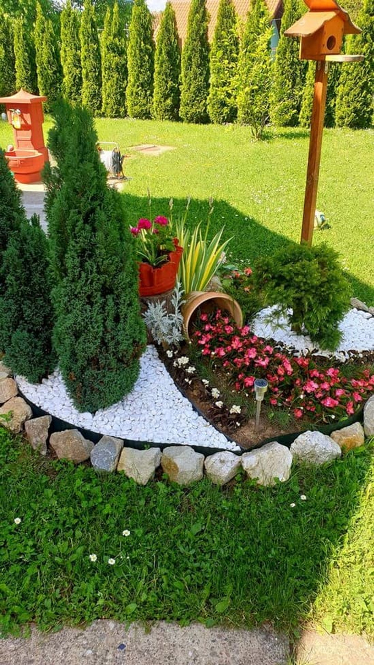 How to use decorative gravel, pebbles, and stones in your garden and ...