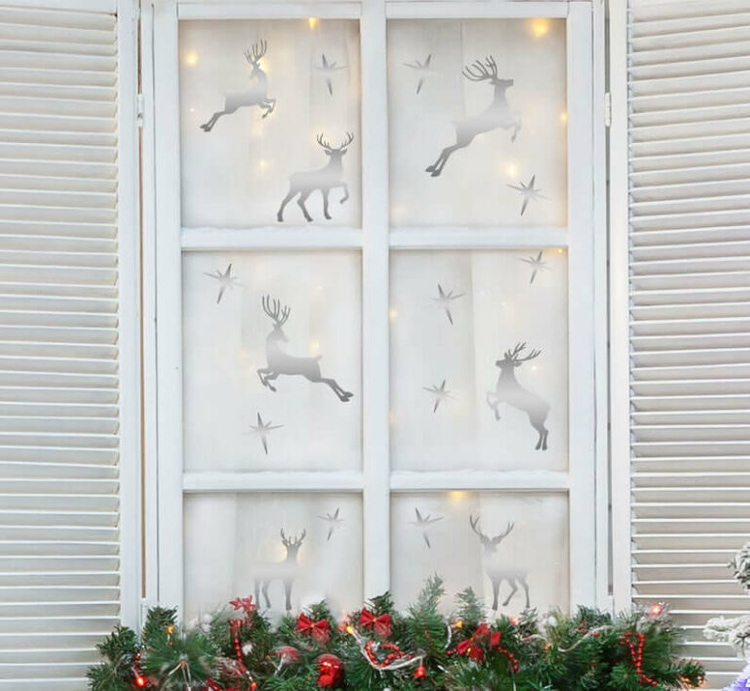 Decorate your window with Christmas touches using these 43 amazing ...