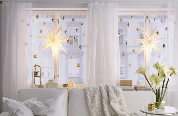 Decorate your window with Christmas touches using these 43 amazing ...