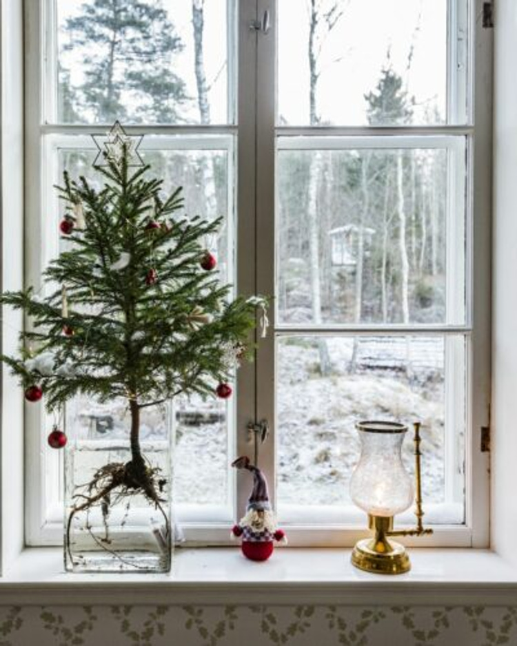 Decorate your window with Christmas touches using these 43 amazing ...
