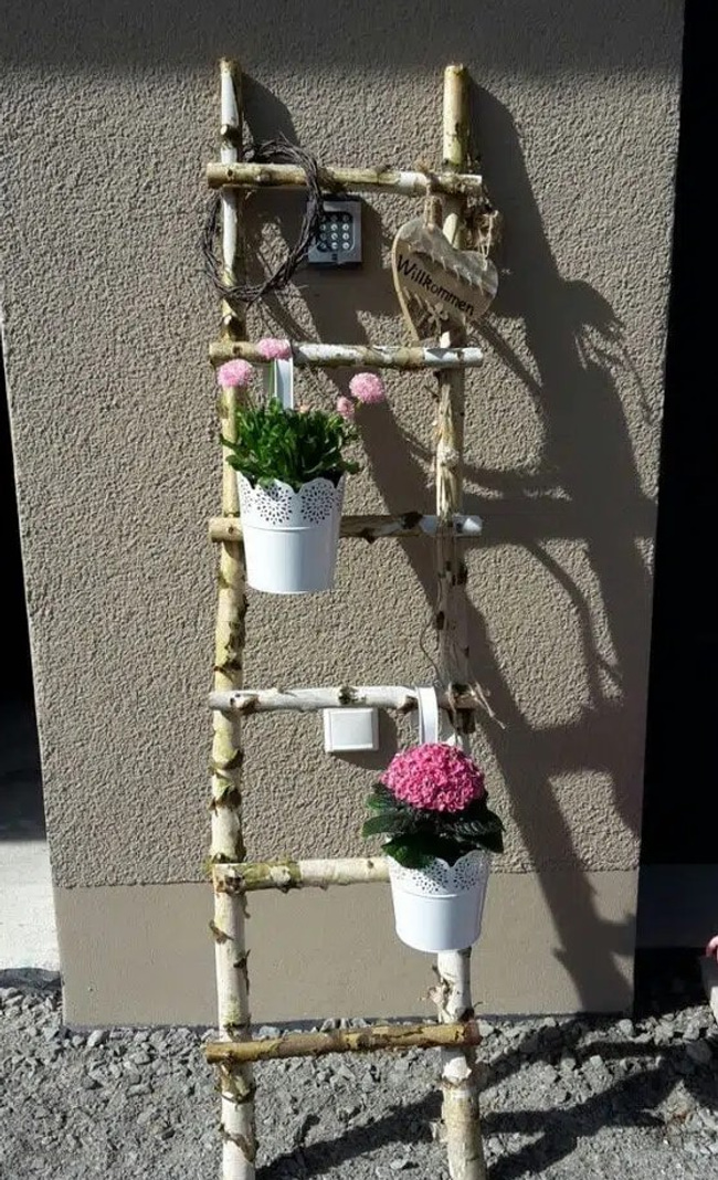 20 Amazing DIY ideas to turn an old wooden ladder into a beautiful ...