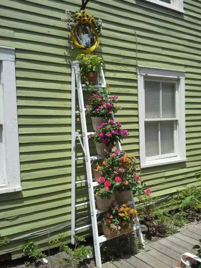 20 Amazing DIY ideas to turn an old wooden ladder into a beautiful ...