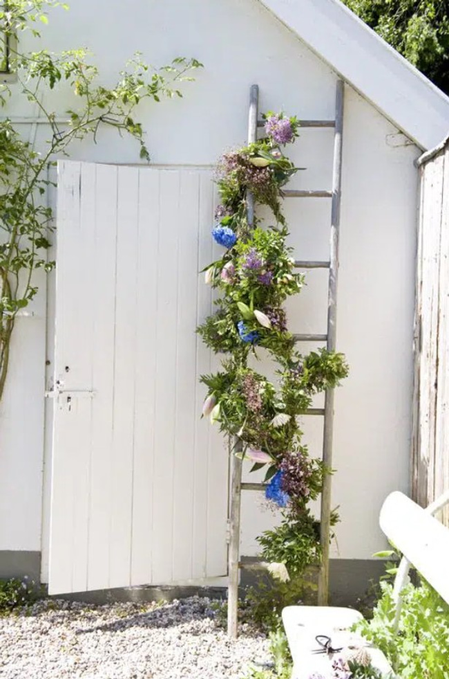 20 Amazing DIY ideas to turn an old wooden ladder into a beautiful ...