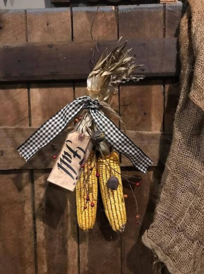 Perfect fall decorating ideas with dried corn | My desired home
