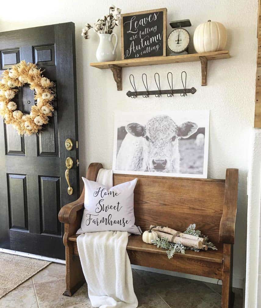 How to Create a Warm and Inviting Autumn Entryway